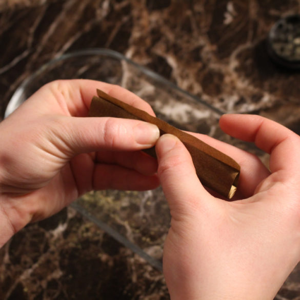 How to roll a blunt (7 steps with photos) - CBD Oracle