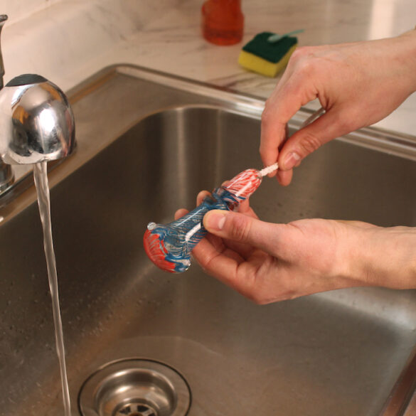 How to Clean a Weed Pipe (6 Steps with Photos) - CBD Oracle